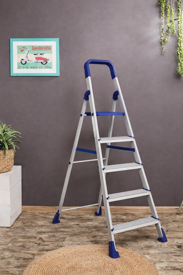 Easy 5ft Step Ladder: Perfect for Home and Office - STEEL NEST